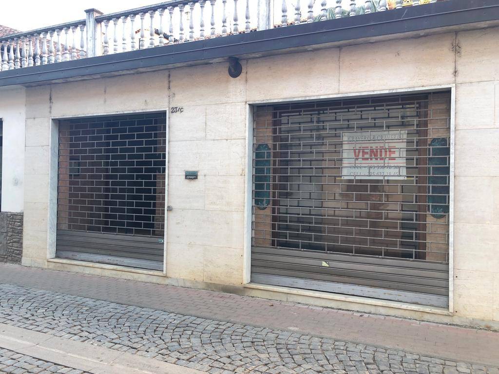 Locale commerciale in Vendita