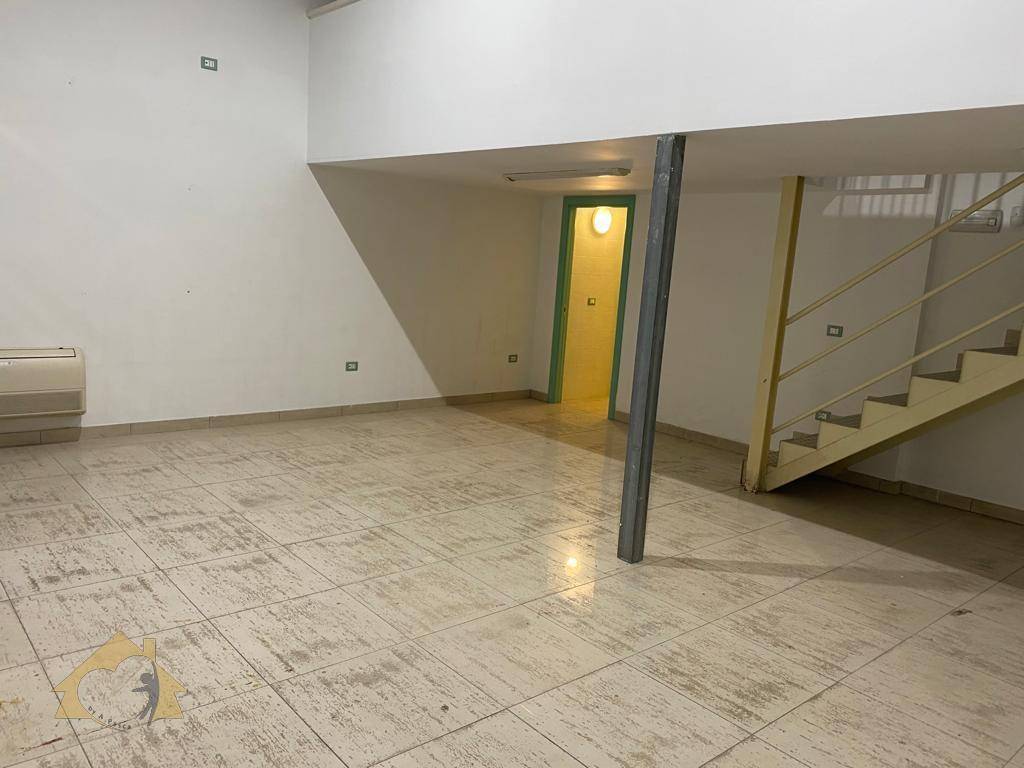 Locale commerciale in Vendita