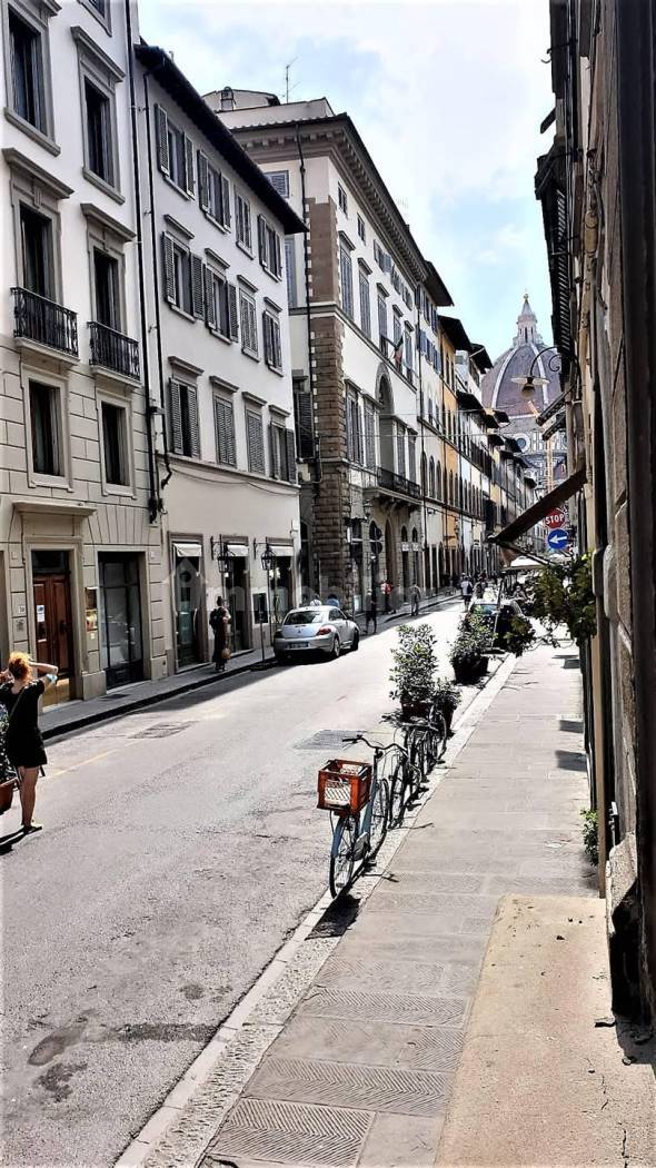 Locale commerciale in Vendita