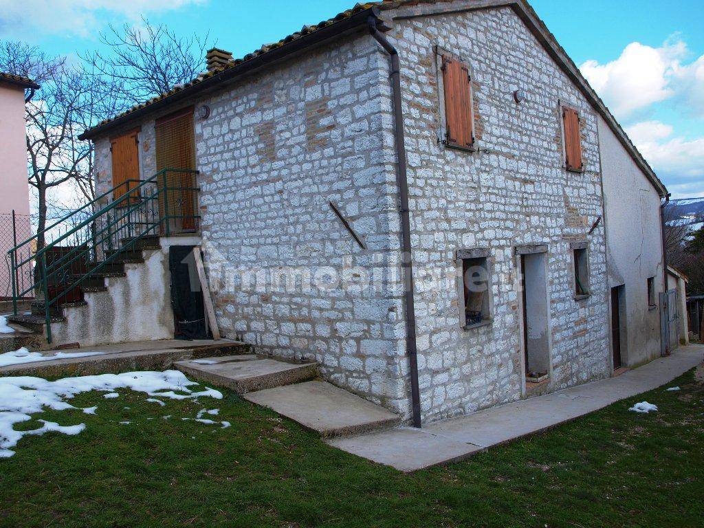 Vendita Rustico Arcevia. Ottimo stato, 90 m², rif. 79835853