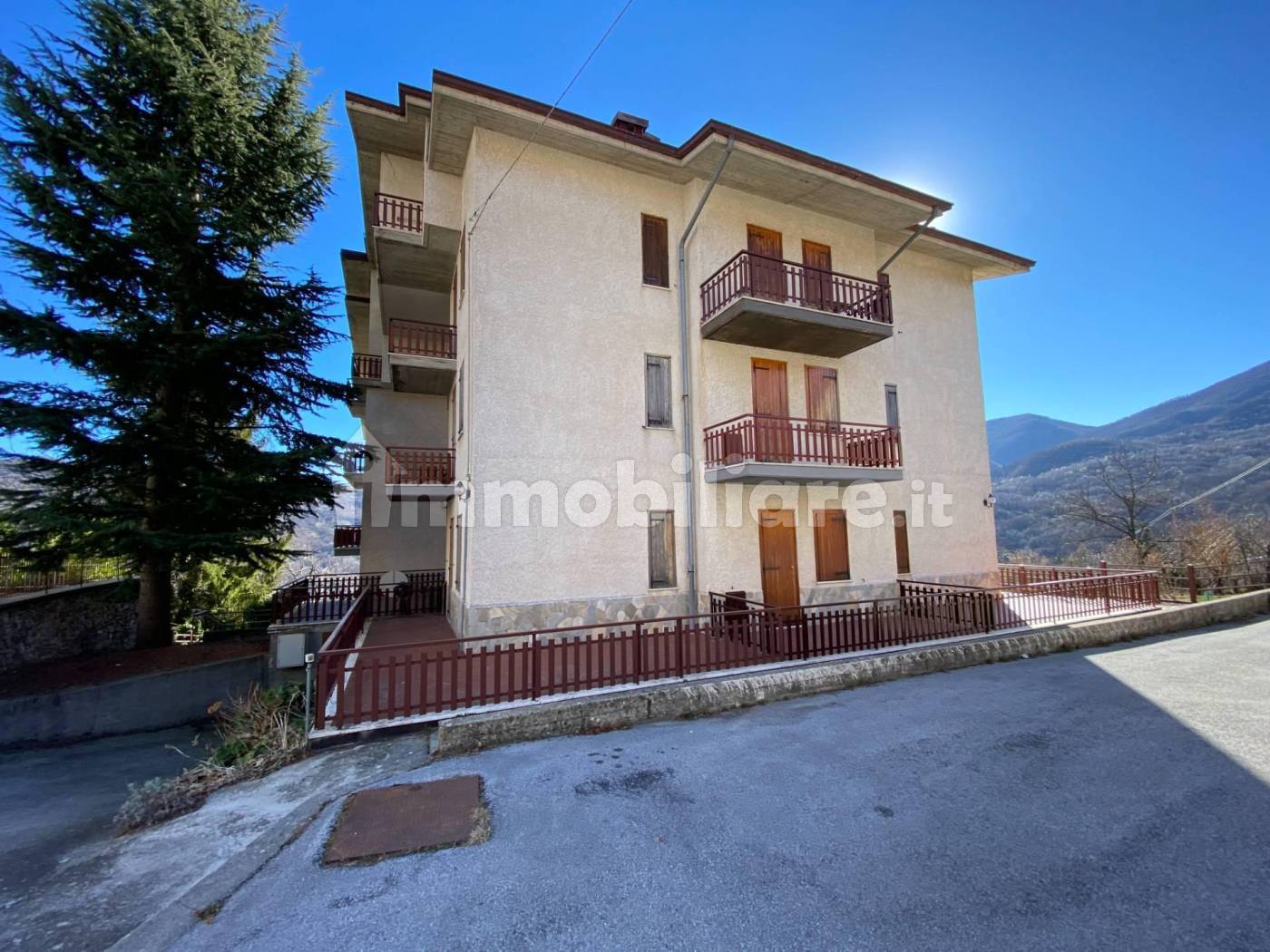 Monolocale piazza Marconi, Pallarea, Viola