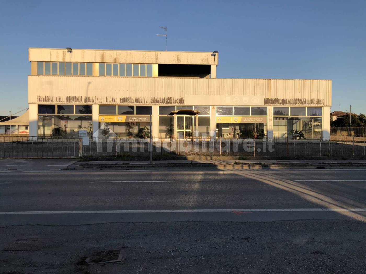 Locale commerciale in Vendita