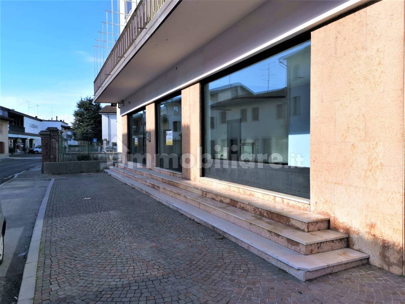 Locale commerciale in Vendita