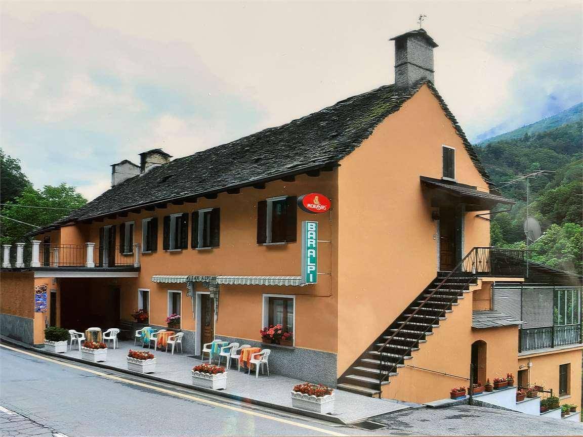 Locale commerciale in Vendita