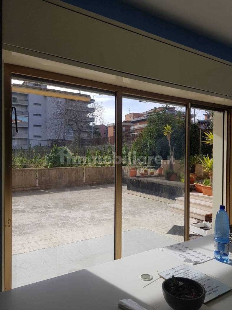 Locale commerciale in Vendita