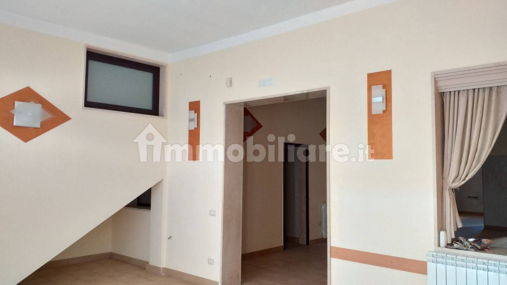 Locale commerciale in Vendita