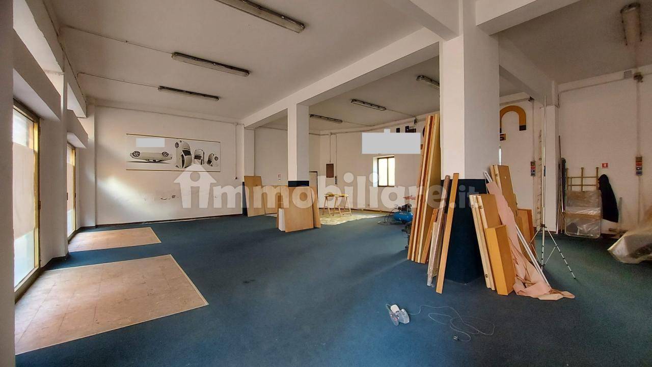 Locale commerciale in Vendita