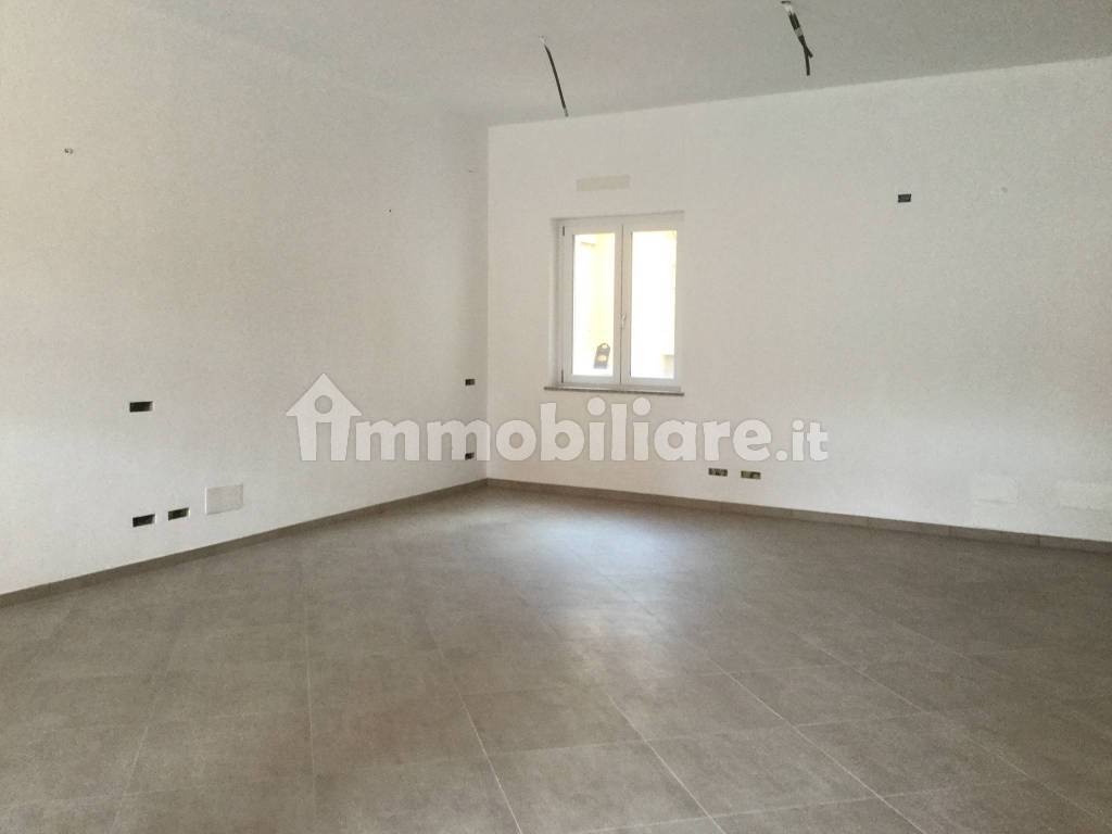 Locale commerciale piazza Perino, Volpedo, Rif. 93629358 - Immobiliare.it