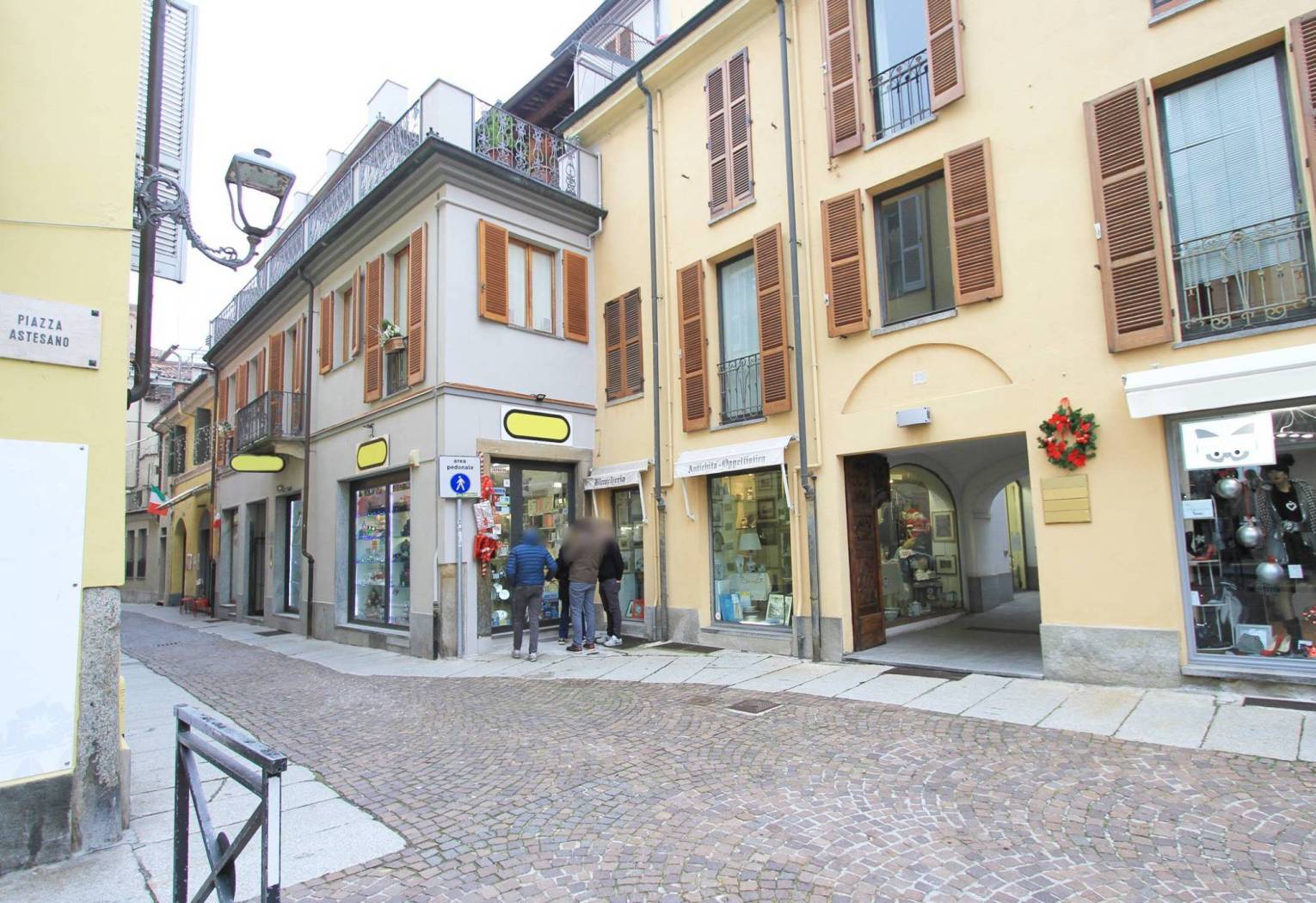 Locale commerciale in Vendita