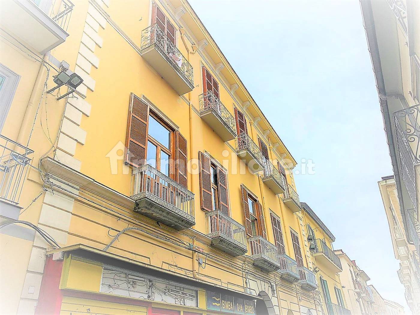 Locale commerciale in Vendita