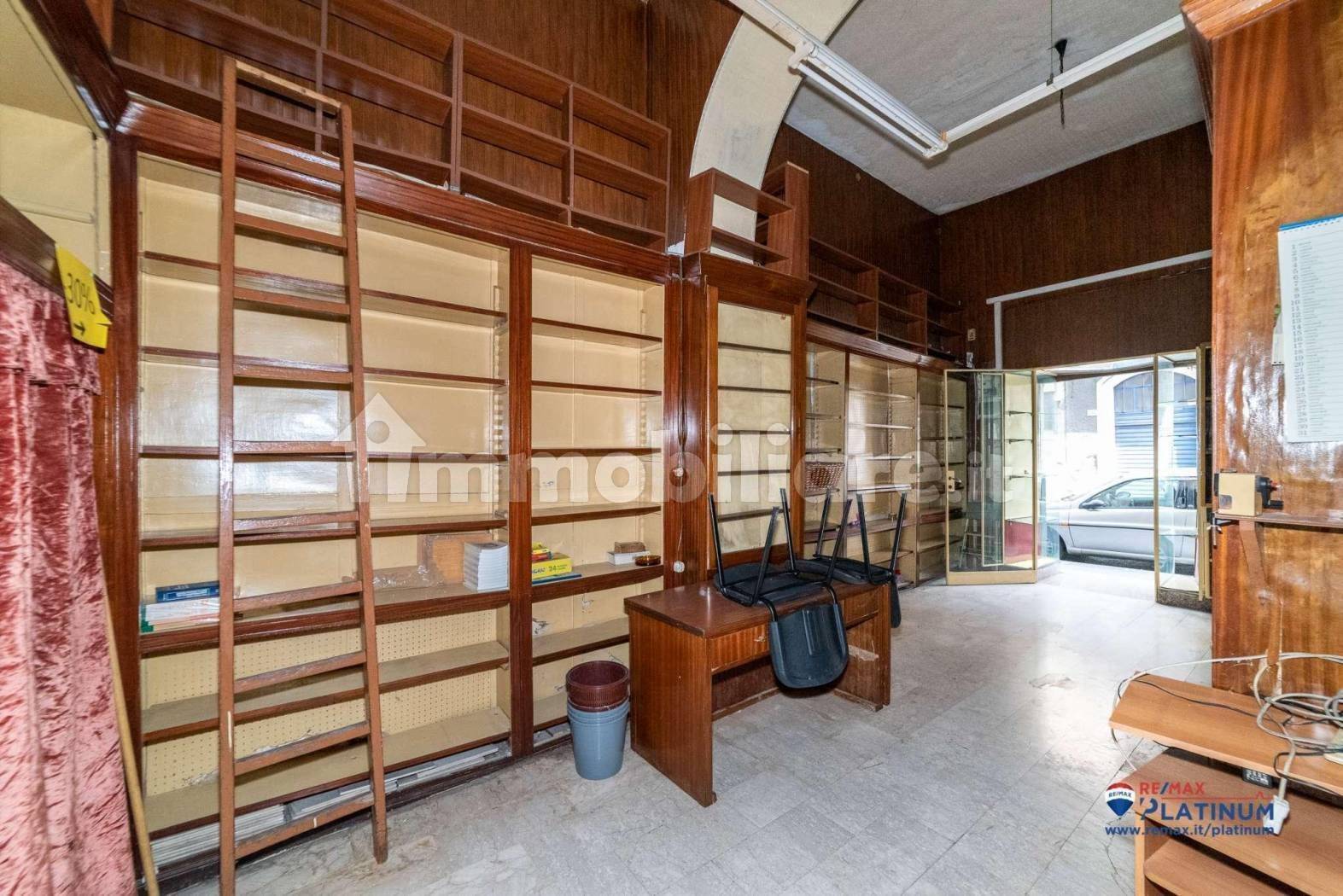 Locale commerciale in Vendita