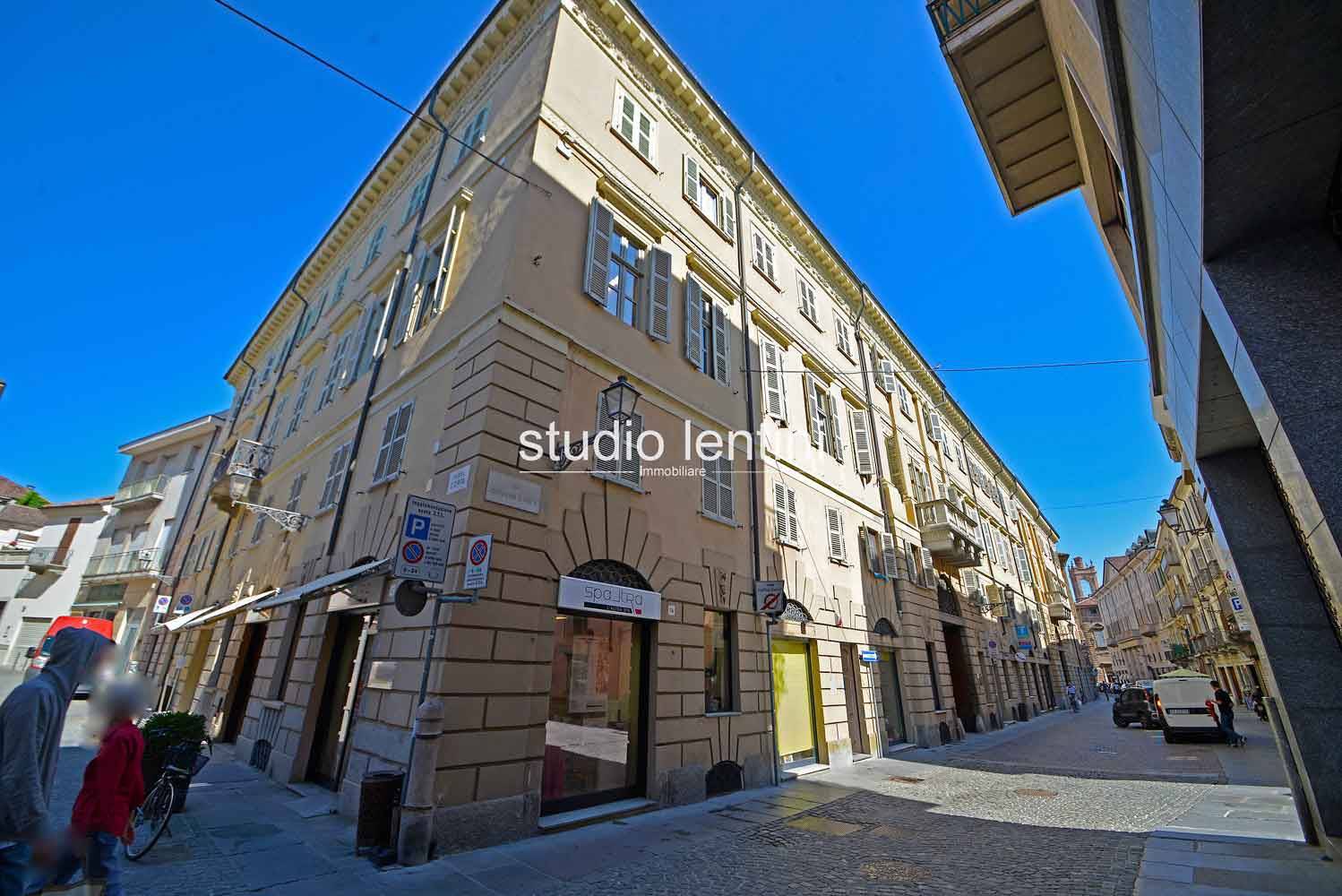 Trilocale via Giovanni Lanza 40, Centro, Casale Monferrato