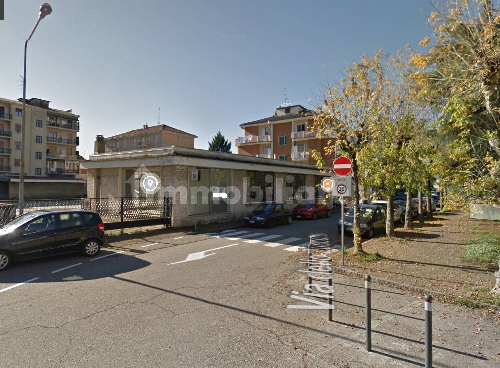 Locale commerciale con laboratorio in Vendita