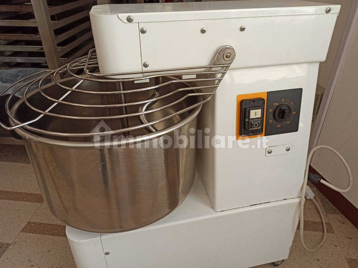 Locale commerciale in Vendita