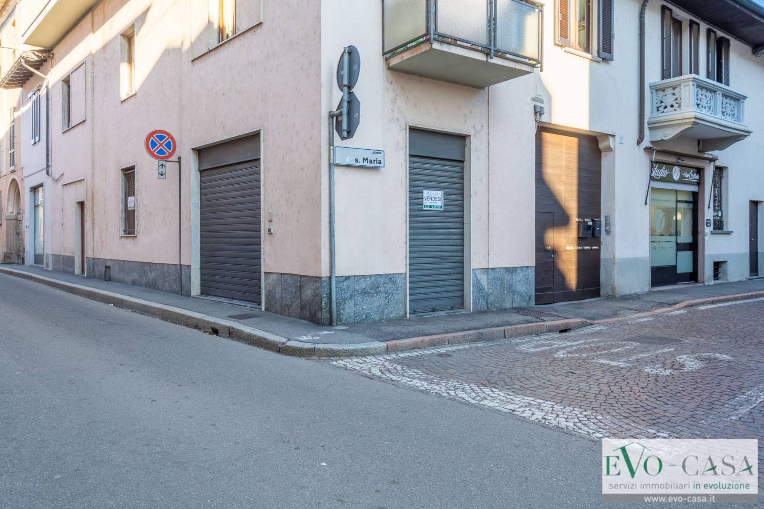 Locale commerciale in Vendita