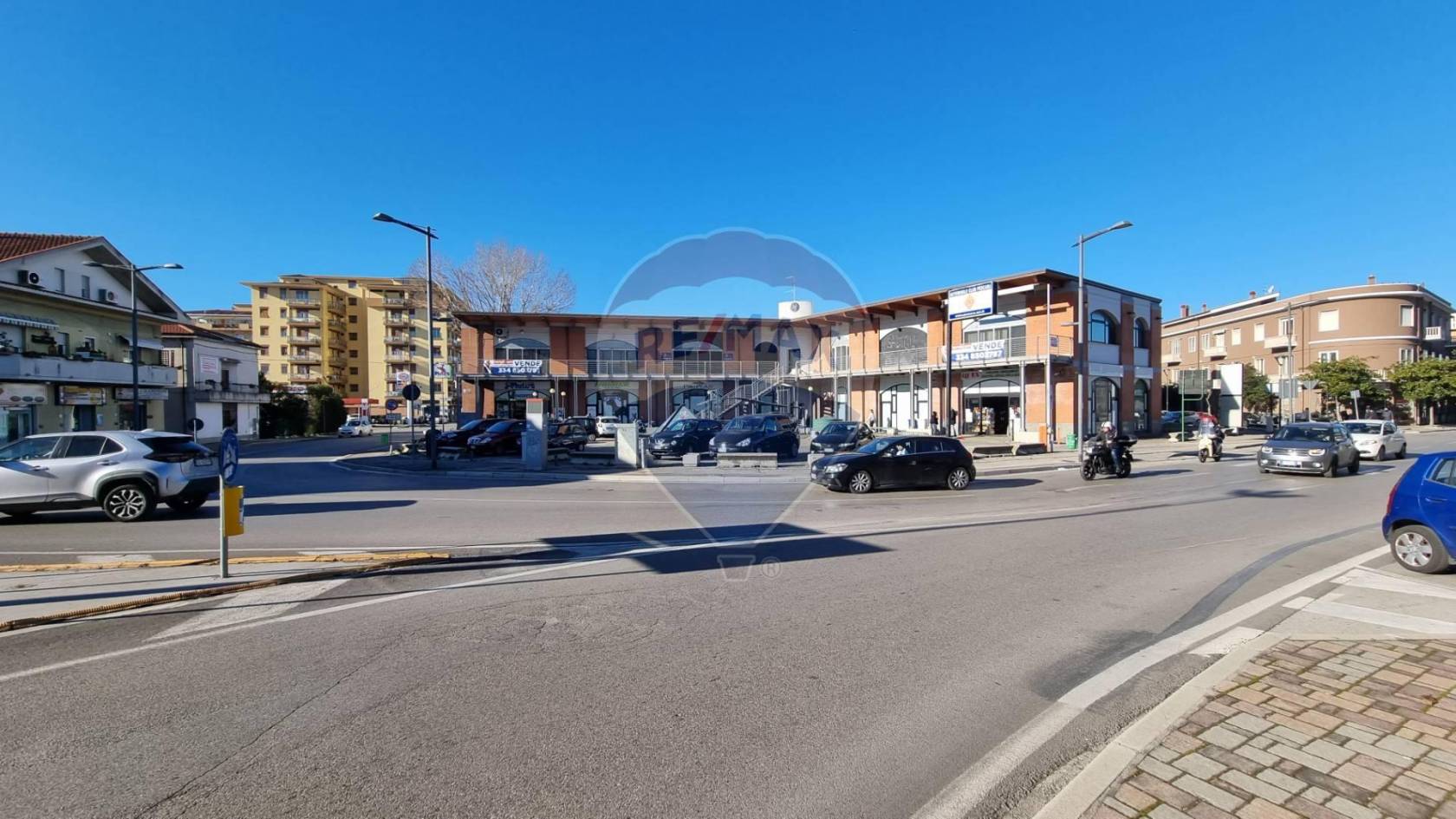 Locale commerciale in Vendita