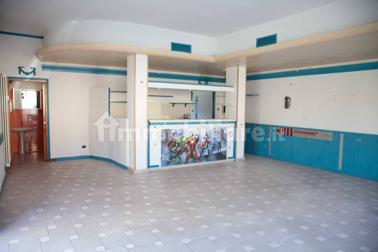 Locale commerciale con laboratorio in Vendita