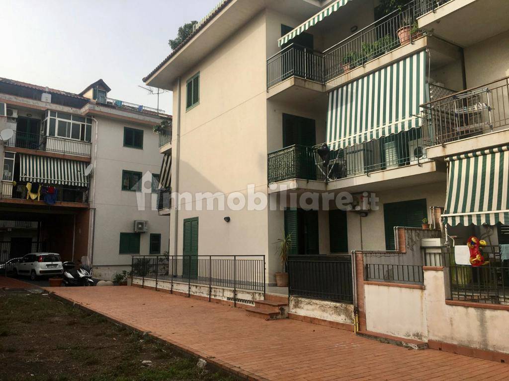 Appartamento buono stato, piano rialzato, Centro, Aci Castello