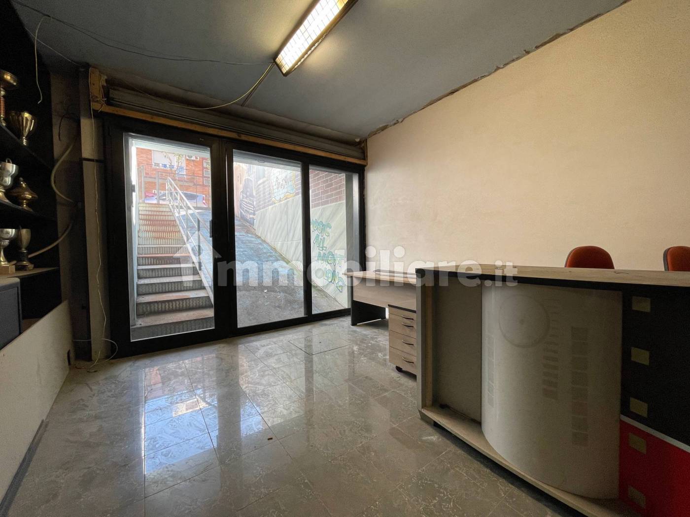 Locale commerciale con laboratorio in Vendita