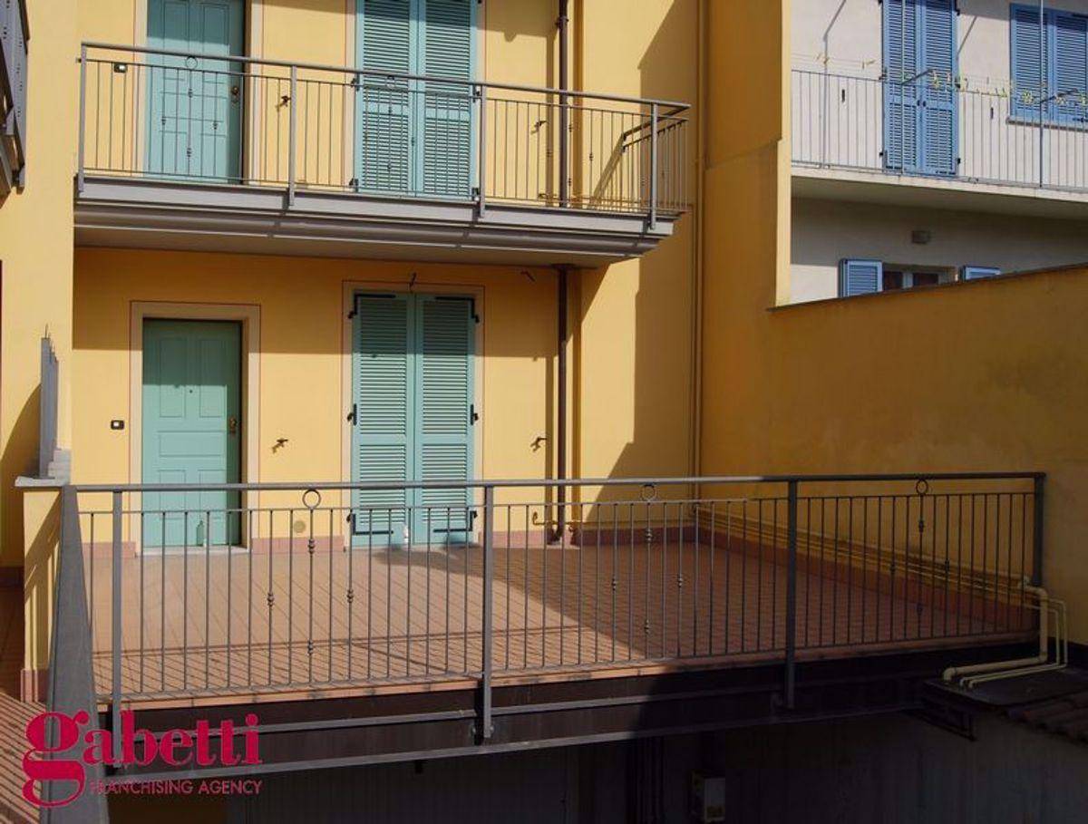 Bilocale via Umberto, Centro, Bra