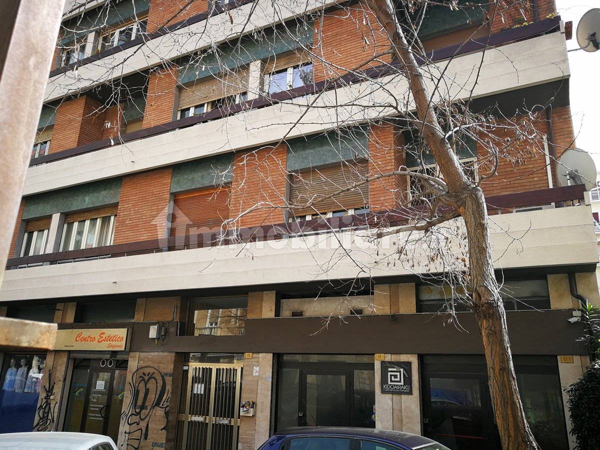 Locale commerciale in Vendita