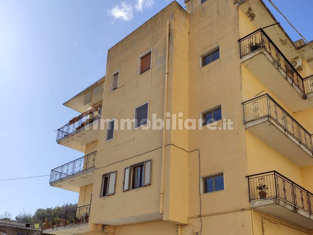 Vendita Appartamento Catanzaro. Trilocale in via Formia. Buono stato ...