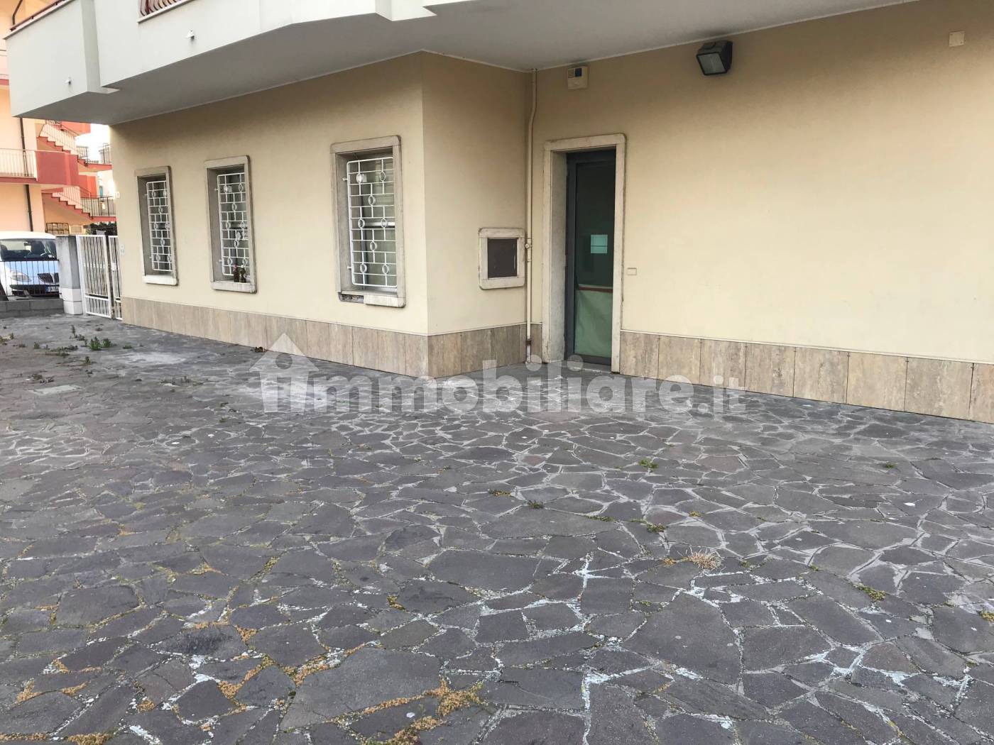 Locale commerciale in Vendita