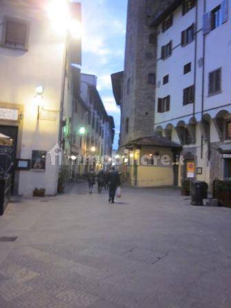 Locale commerciale in Vendita