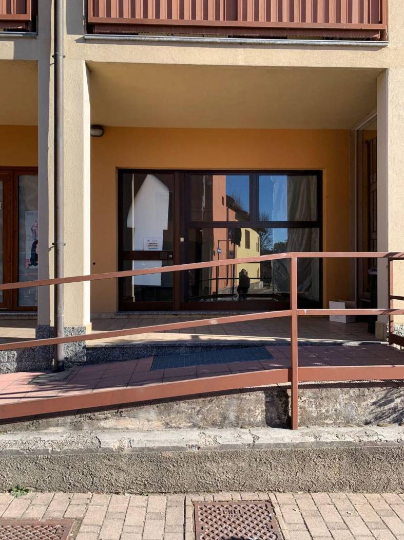 Attività commerciale con laboratorio in Vendita