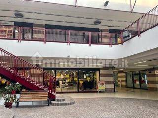 Locale commerciale in Vendita