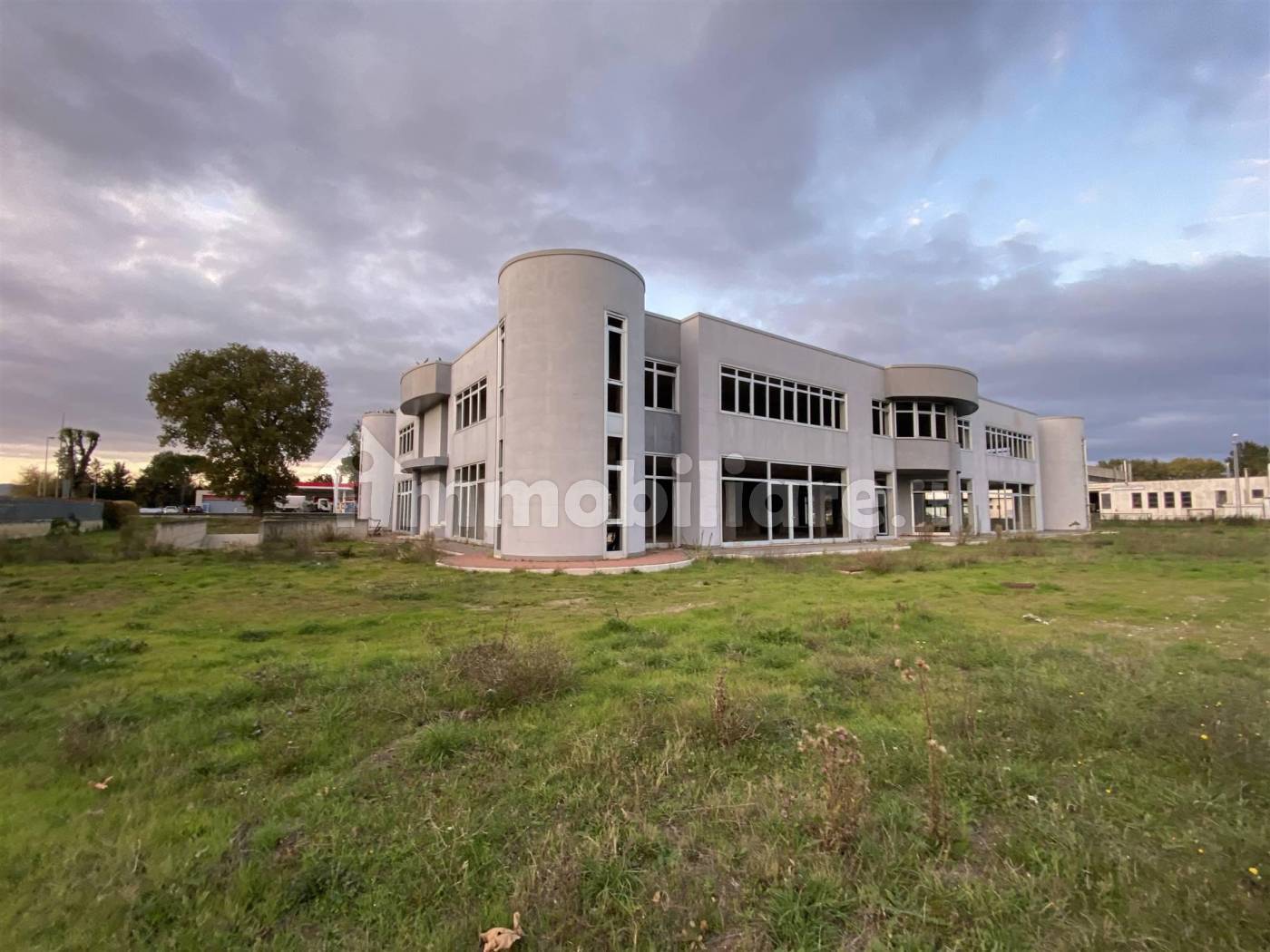 Locale commerciale in Vendita