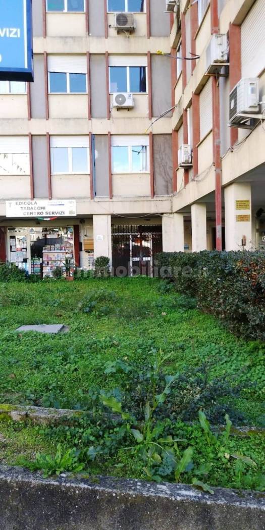 Locale commerciale in Vendita