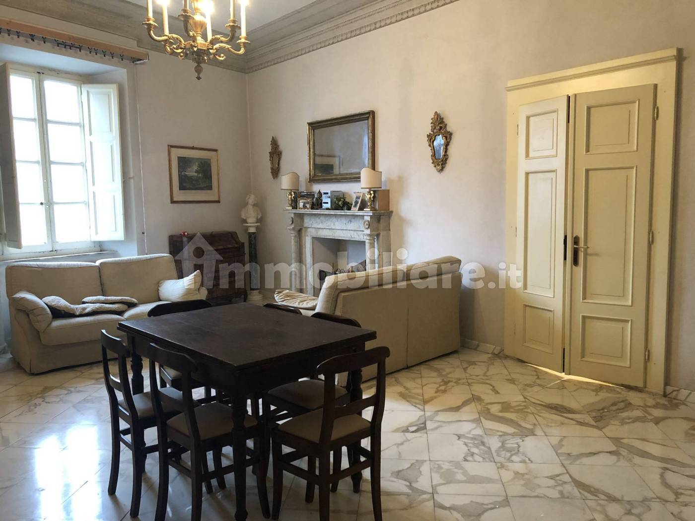 Appartamento buono stato, primo piano, Centro, Carrara