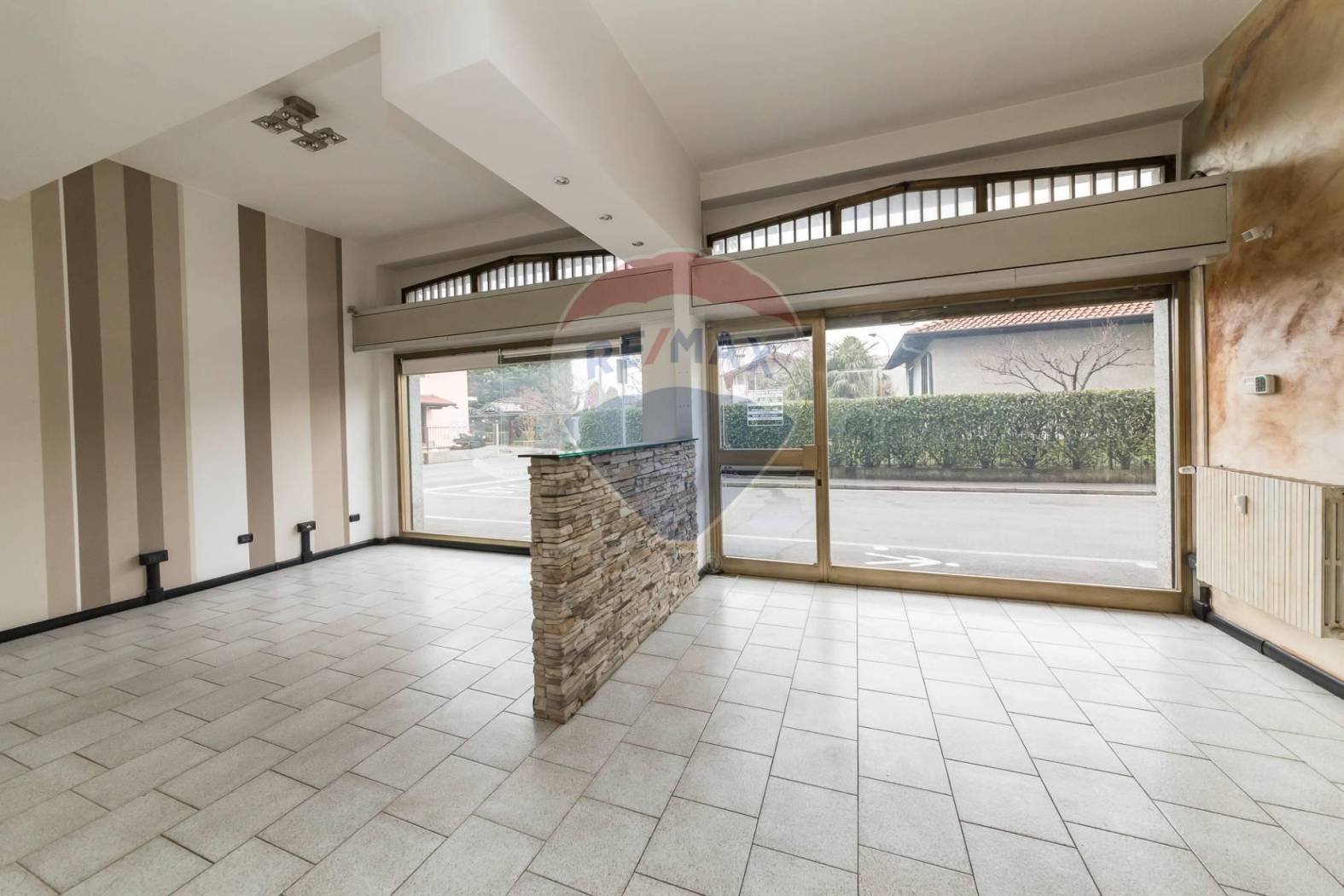 Locale commerciale in Vendita