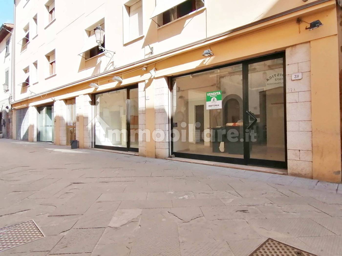 Locale commerciale in Vendita