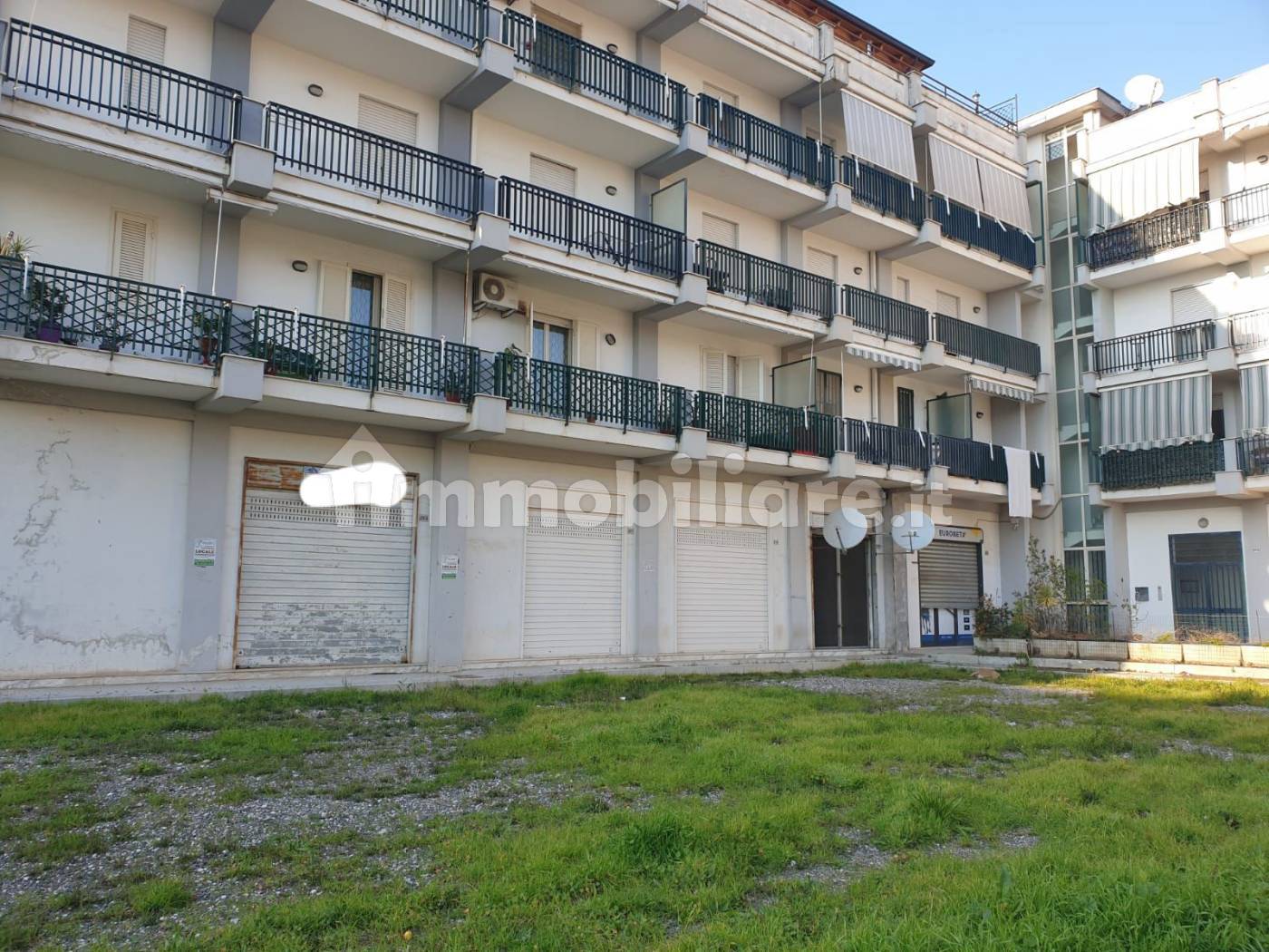 Locale commerciale in Vendita