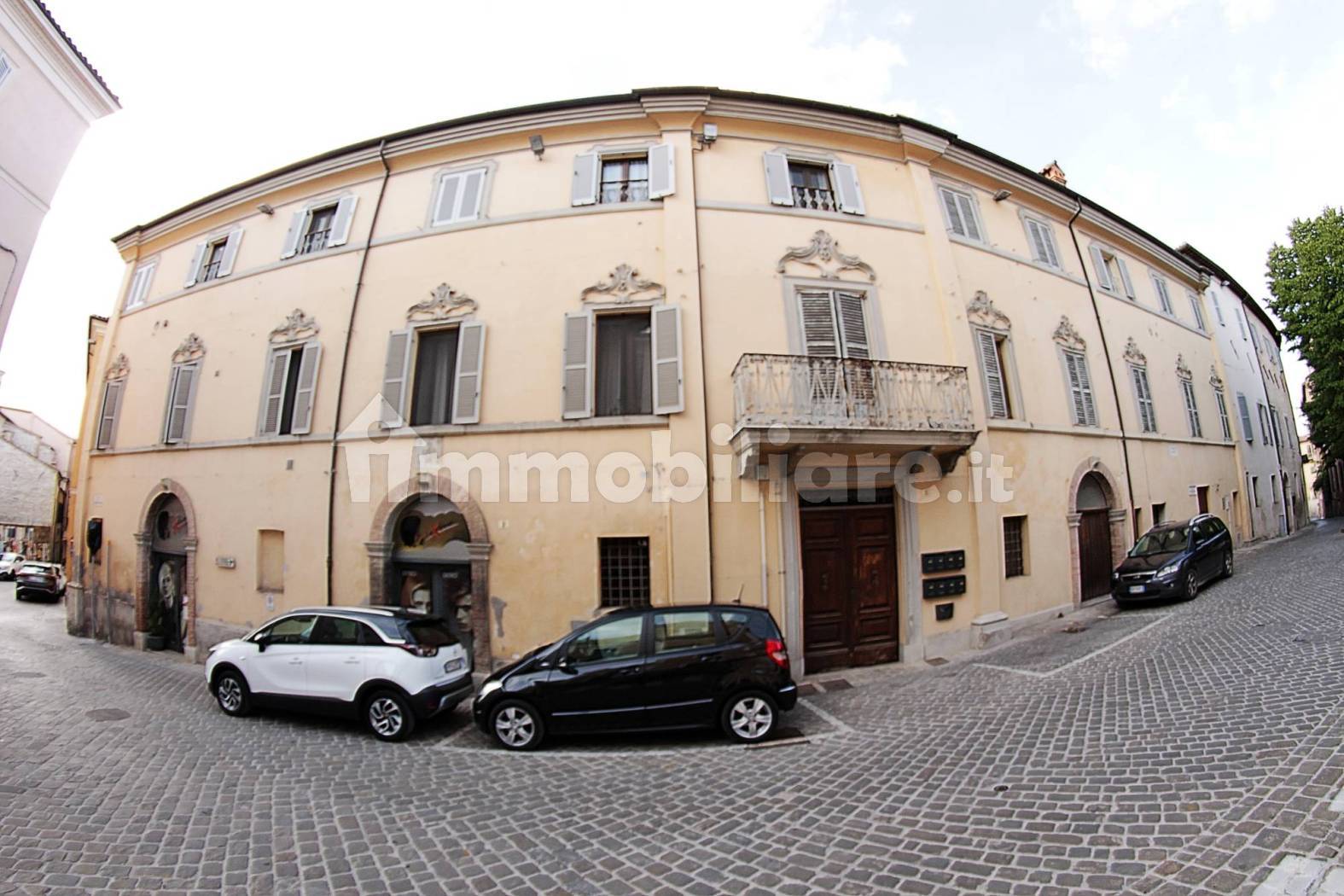 Appartamento piazza Daniele Manin, Centro, Fabriano