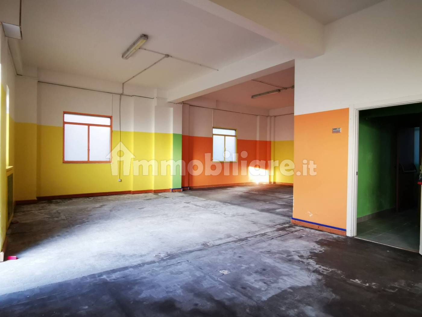 Locale commerciale in Vendita