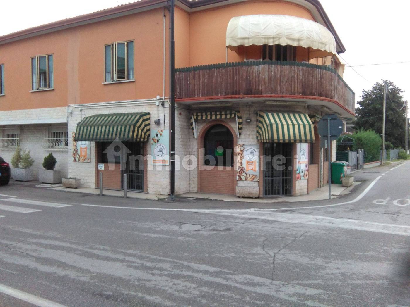 Locale commerciale in Vendita