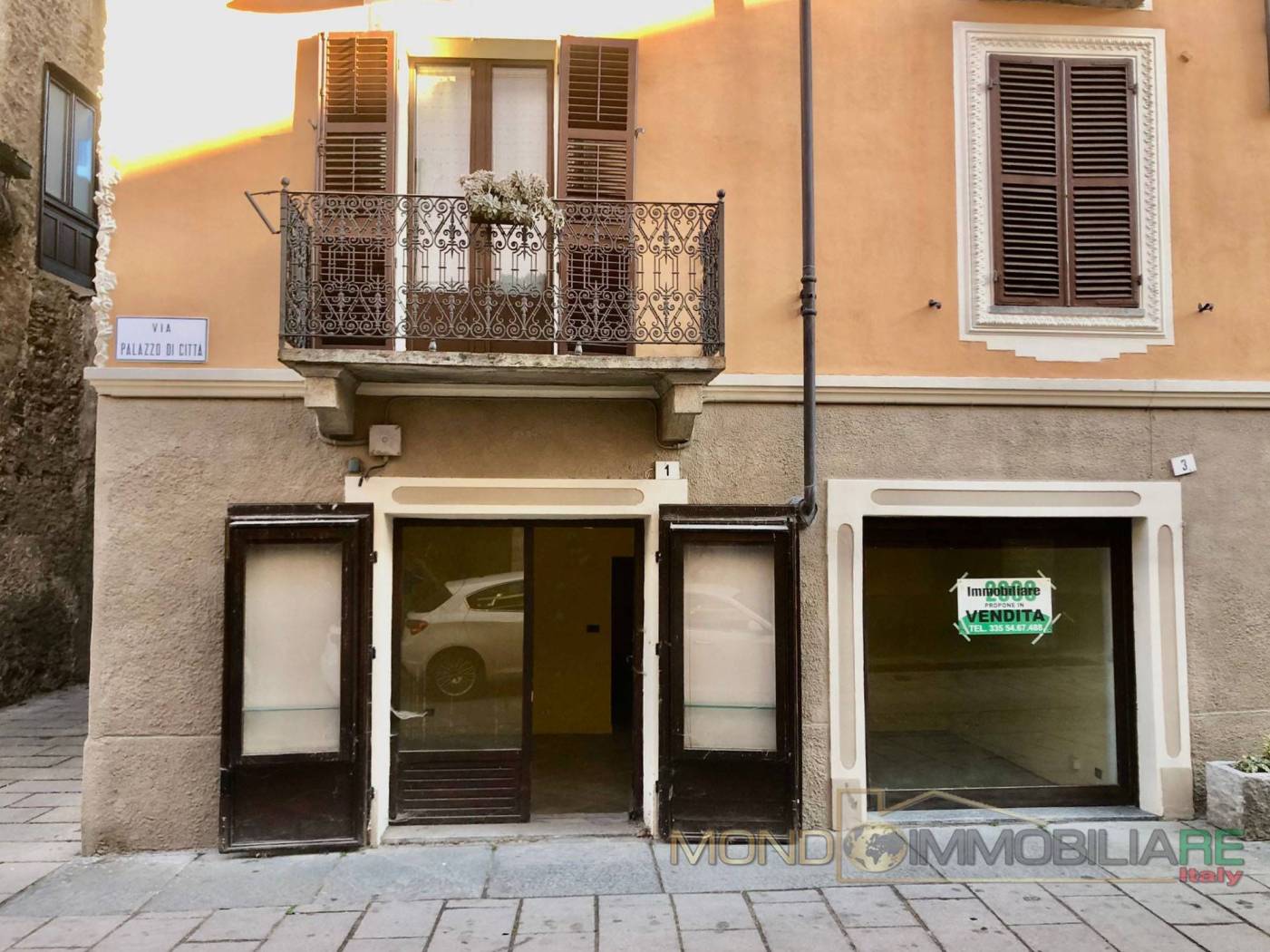Locale commerciale in Vendita