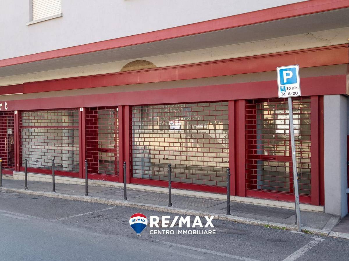 Locale commerciale in Vendita
