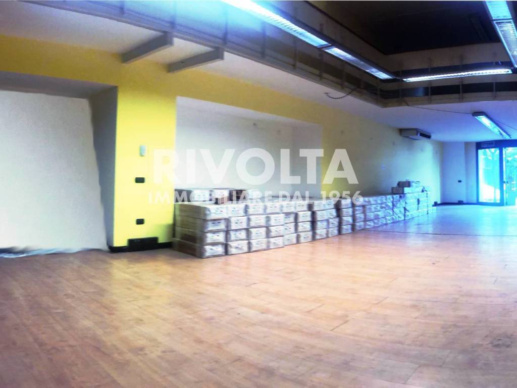 Locale commerciale via Barberini, Roma, Rif. 93850290 - Immobiliare.it