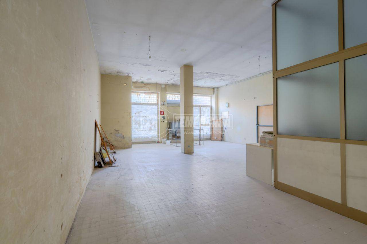 Locale commerciale in Vendita