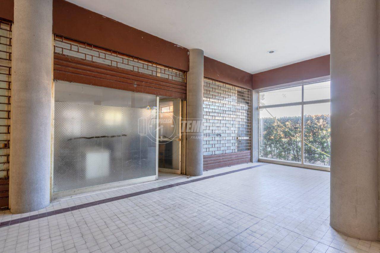 Locale commerciale in Vendita