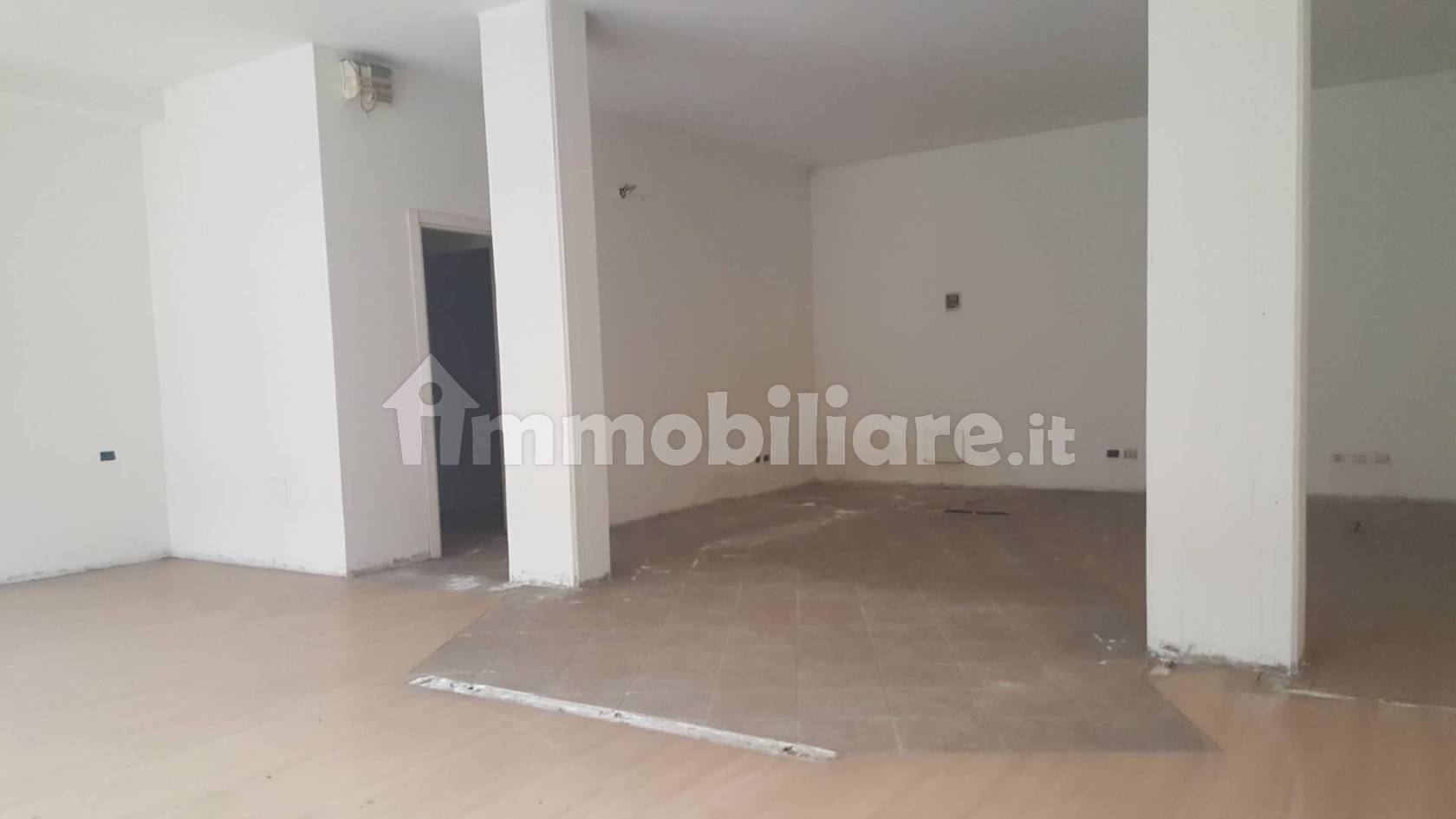 Negozio - Locale commerciale in Vendita