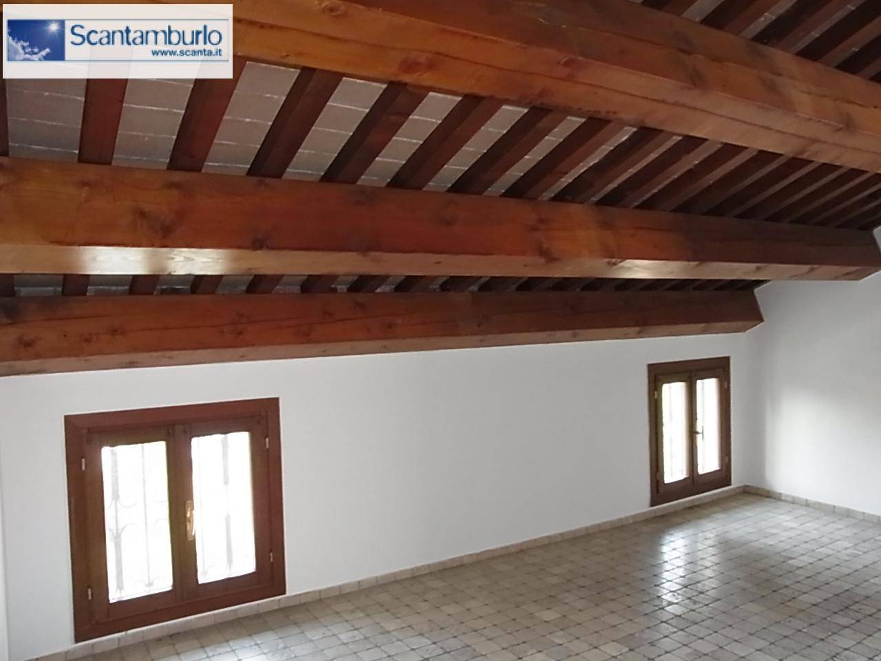 Locale commerciale in Vendita