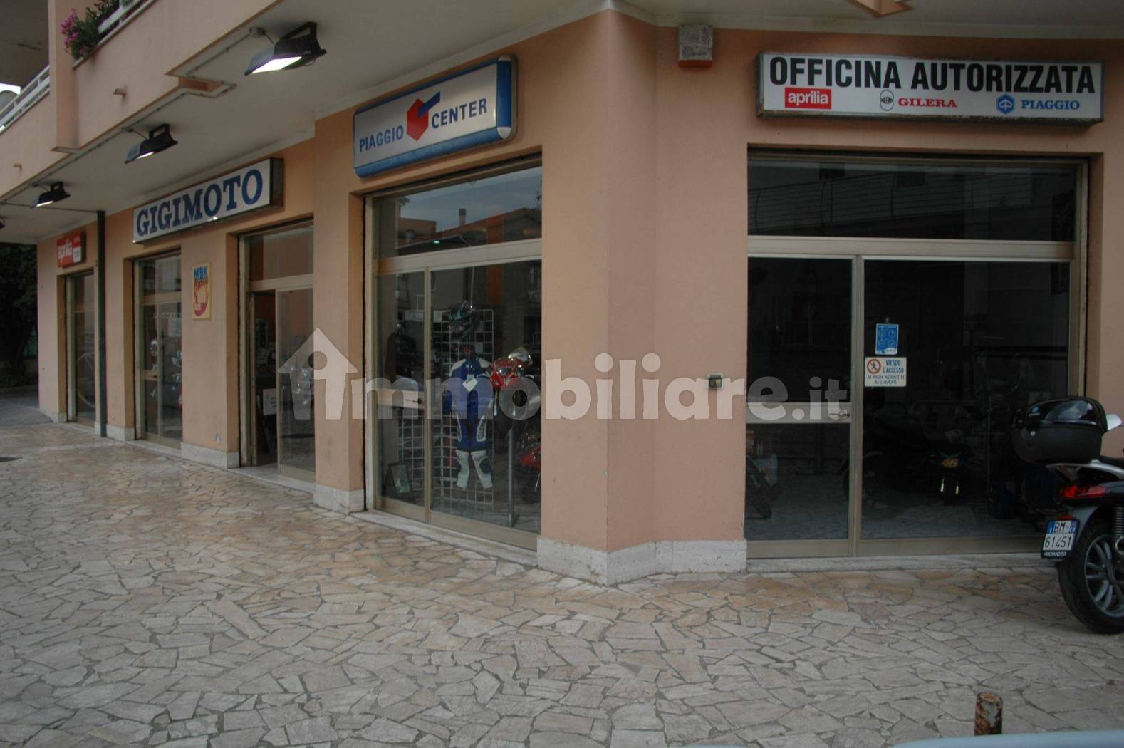 Locale commerciale in Vendita