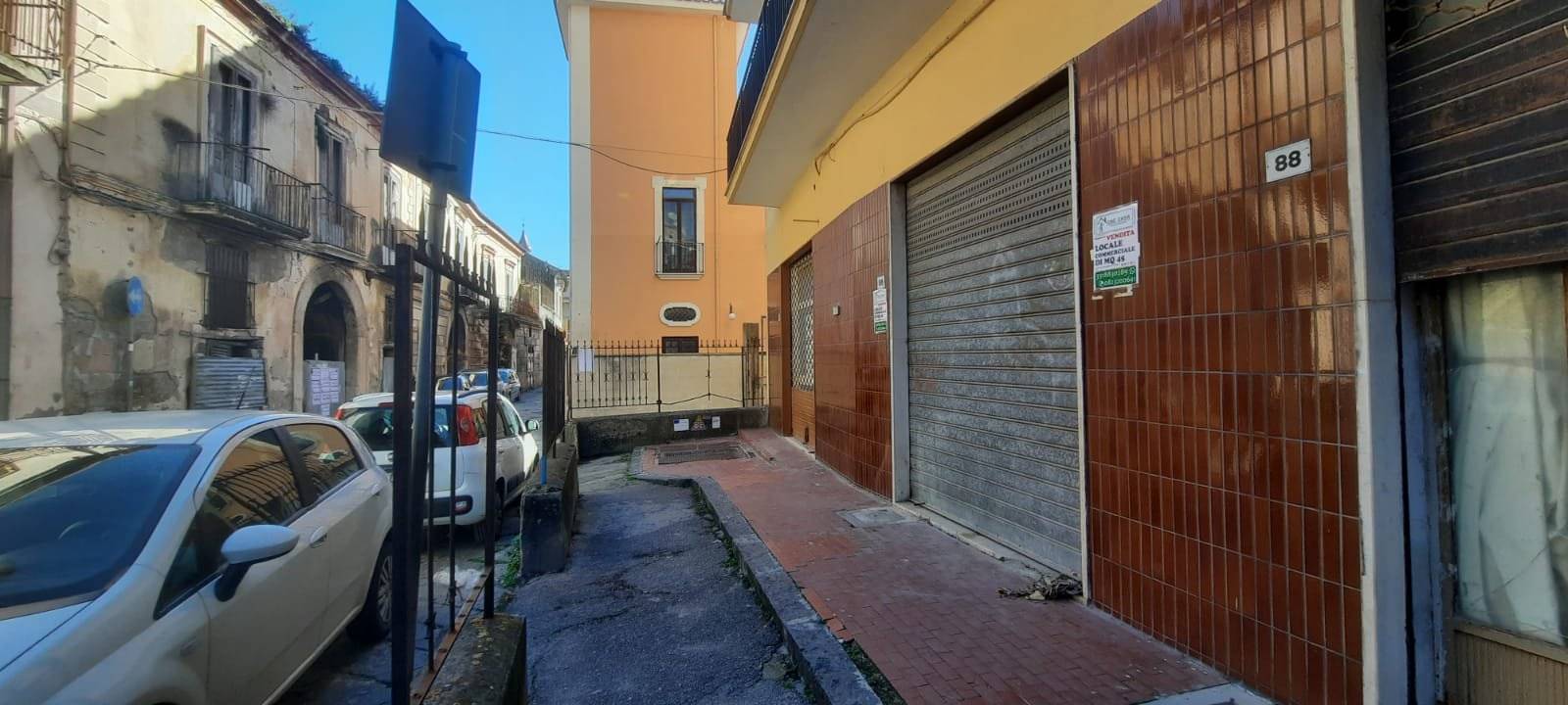 Locale commerciale in Vendita