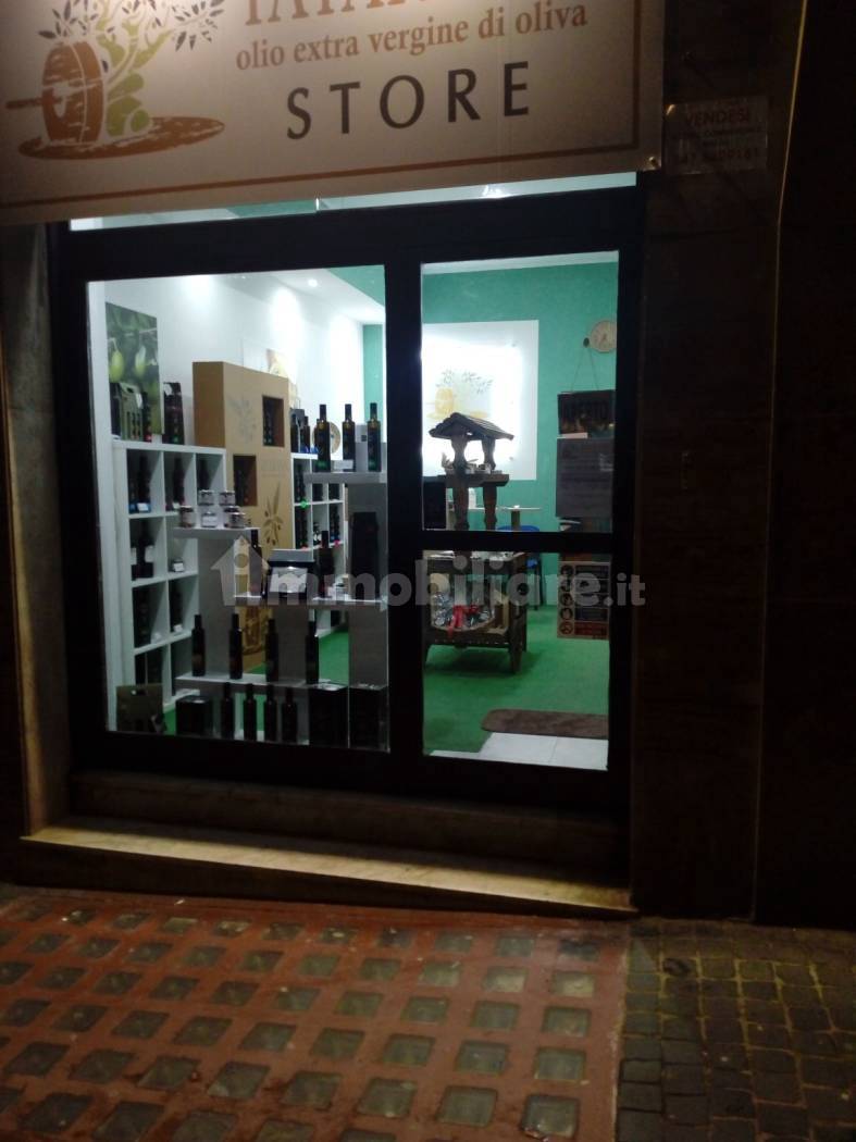 Locale commerciale in Vendita