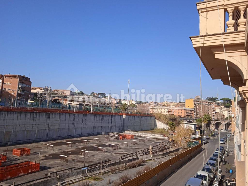 Vendita Appartamento Roma. Trilocale in via Nicolò III. Ottimo stato ...